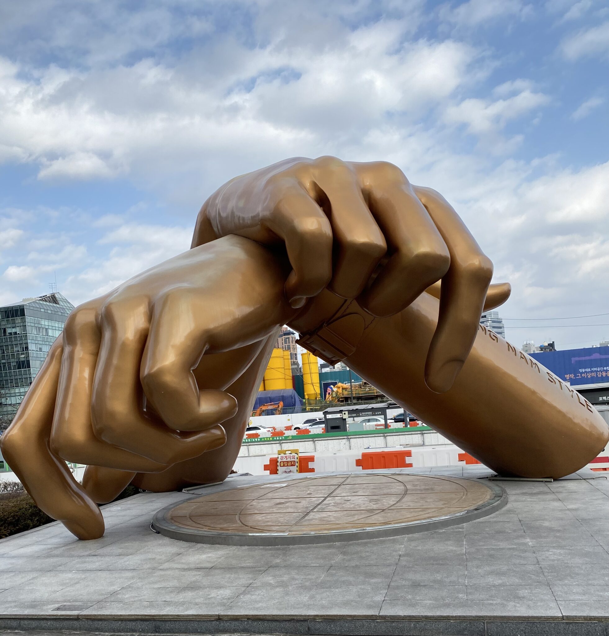 Gangnam style statue - Etourism Korea DMC